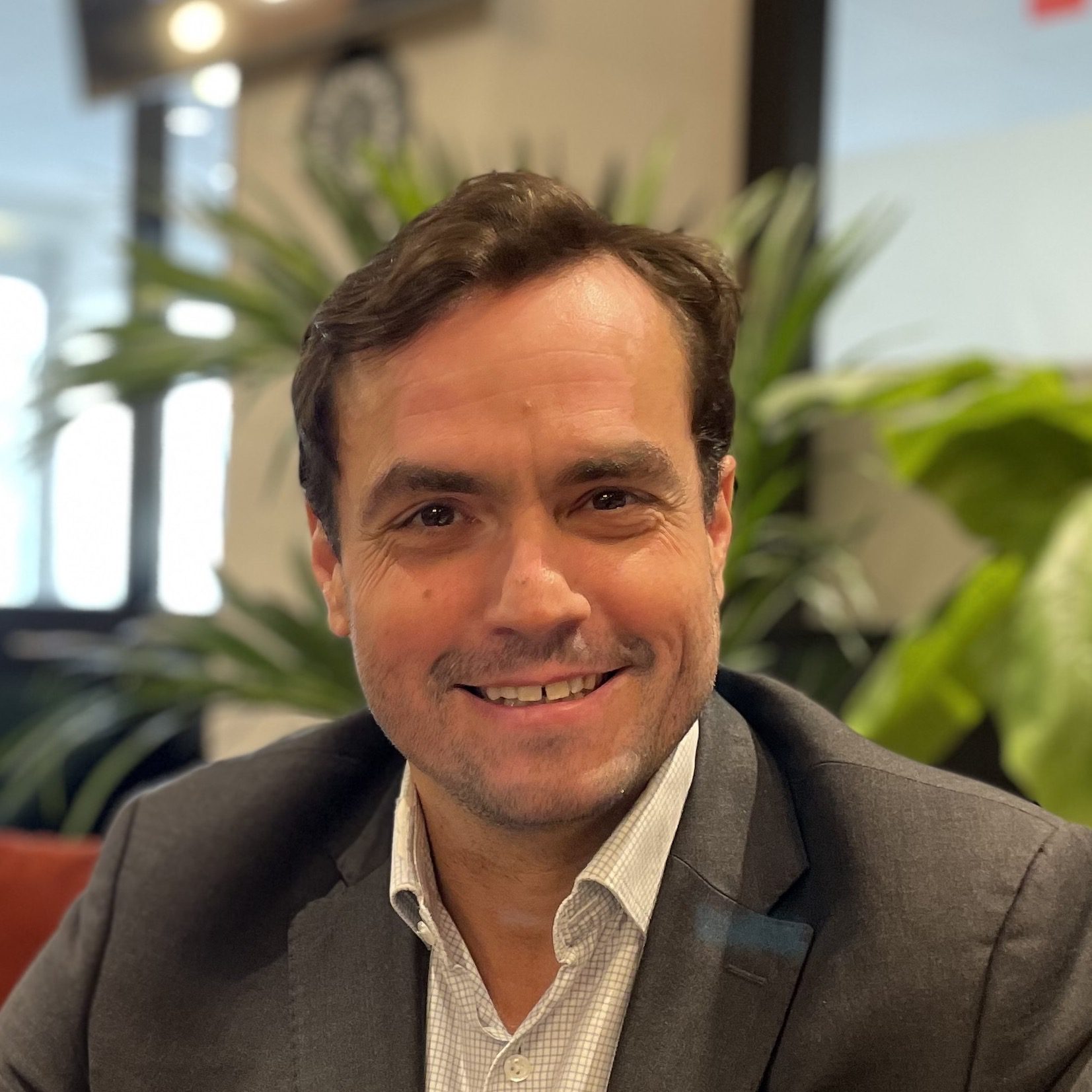 ChatGPT et nous, le défi renouvelé de la frontière Homme — machine. - Okuden